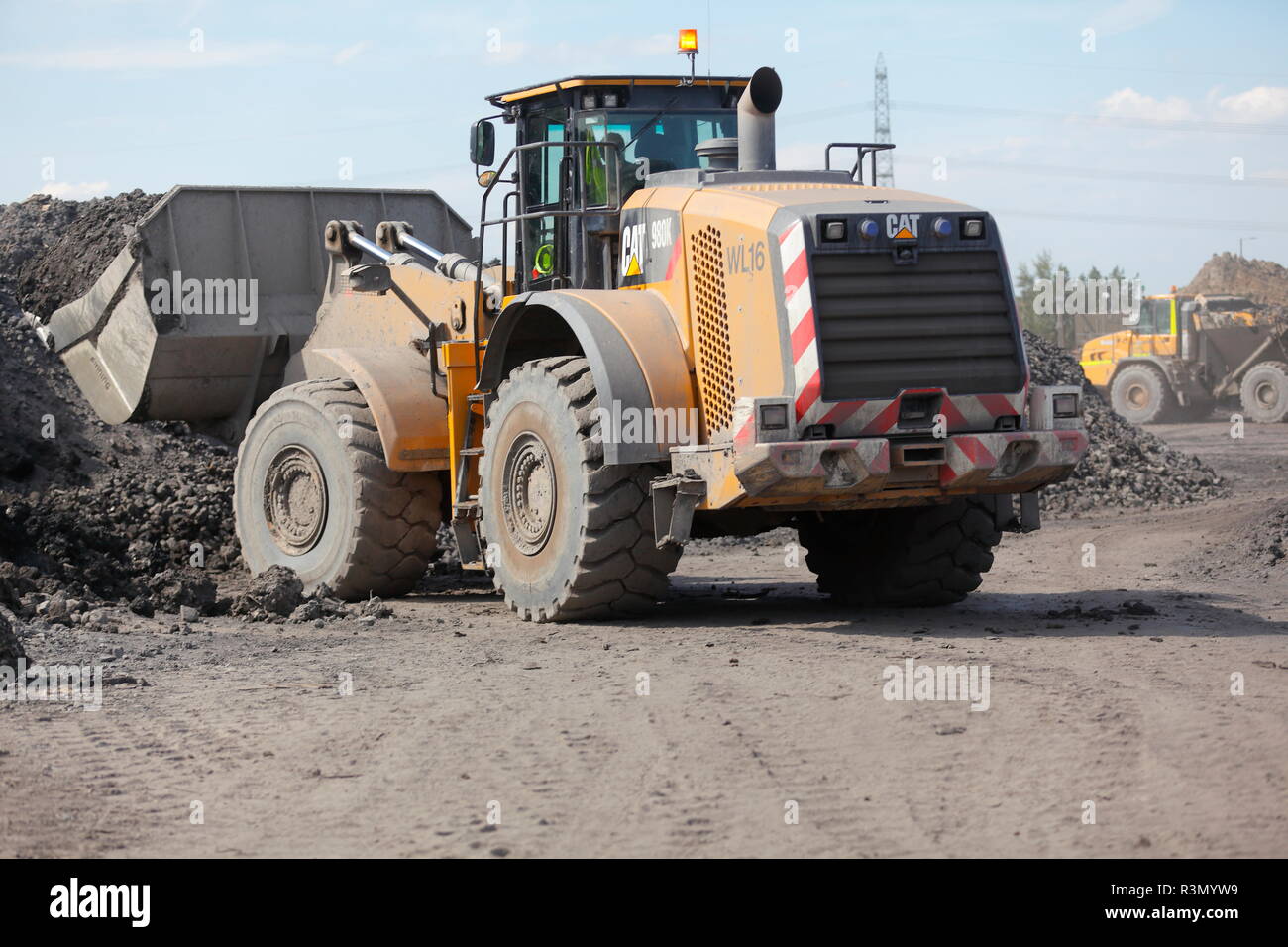 Caterpillar wheeled loading shovel hi-res stock photography and images ...