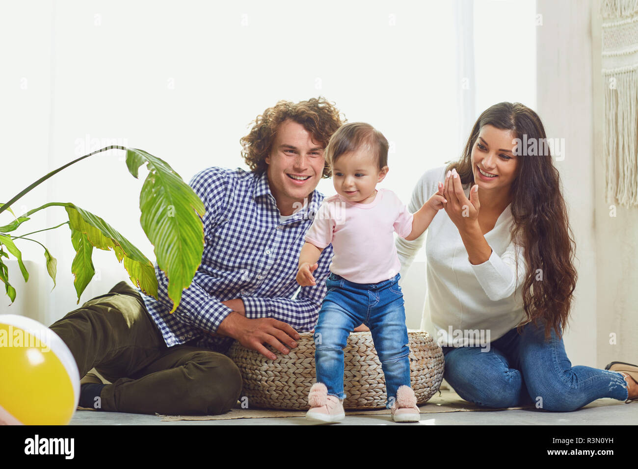 Happy baby with parents hi-res stock photography and images - Alamy