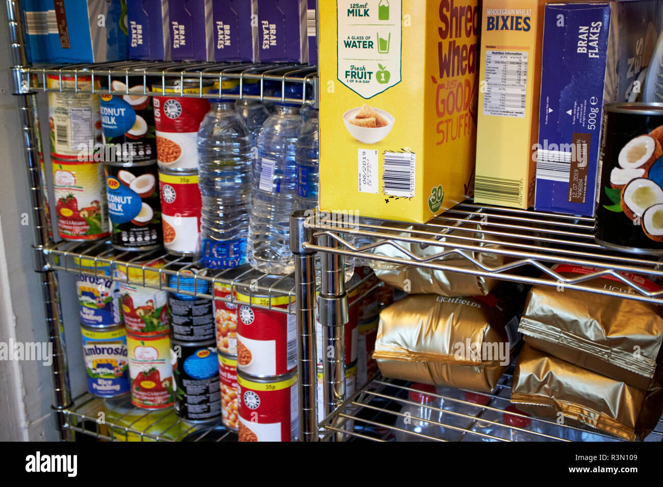 Canned goods hi-res stock photography and images - Alamy