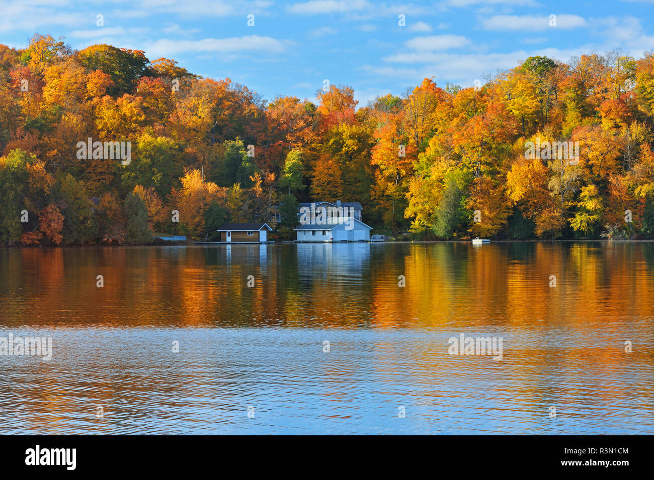 Canada, Ontario. Cottage on Horseshoe Lake at sunrise Stock Photo - Alamy