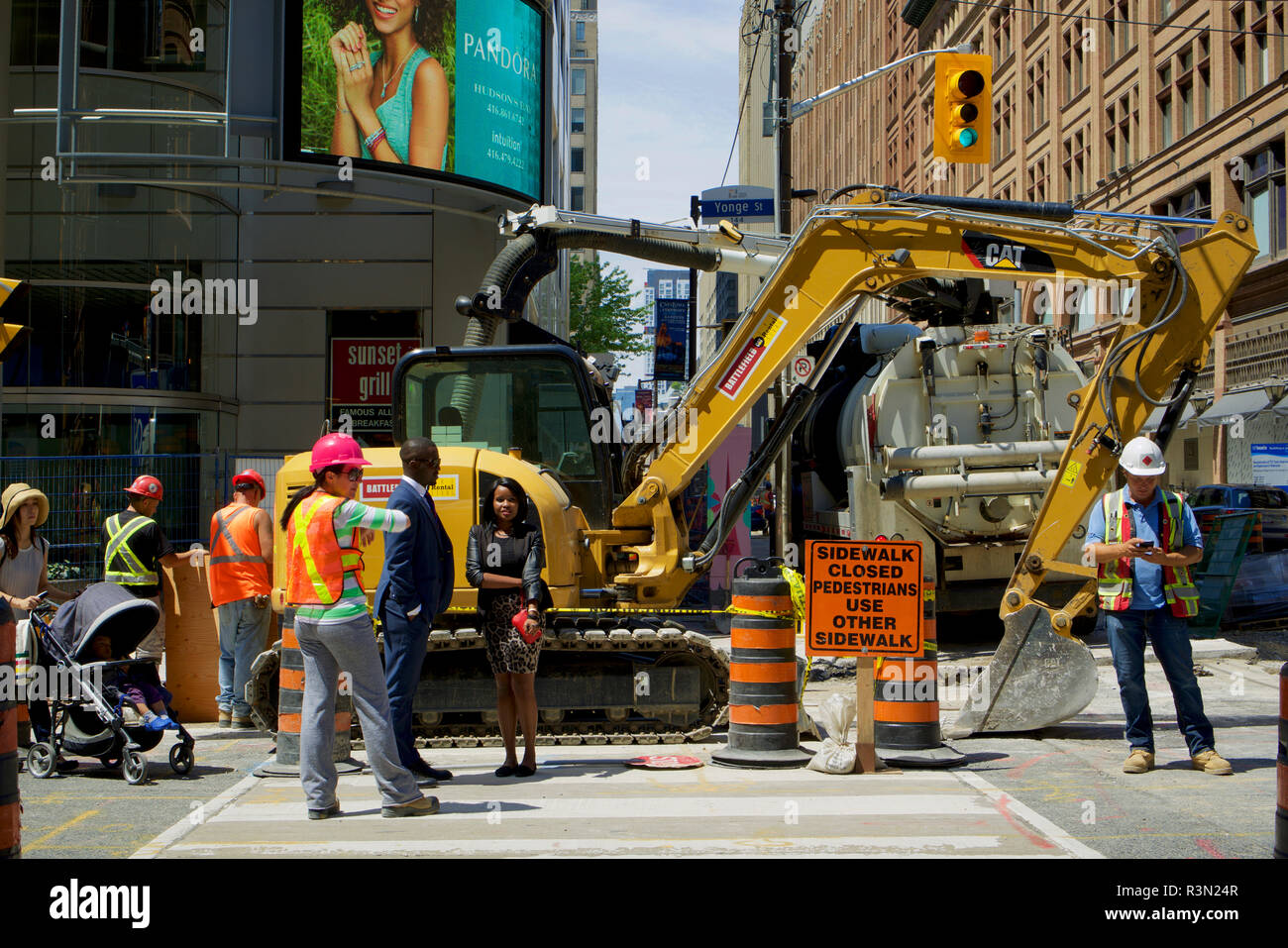 Road work ontario canada hi-res stock photography and images - Alamy