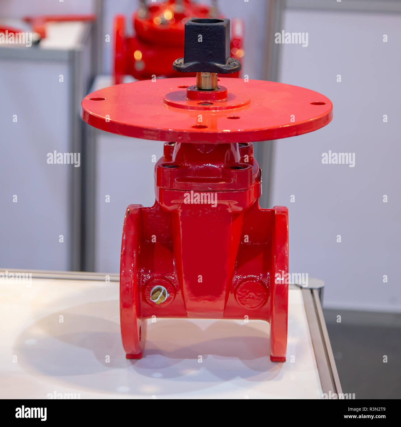 Non Rising Stem PIV Gate Valve Flange Connection Stock Photo - Alamy