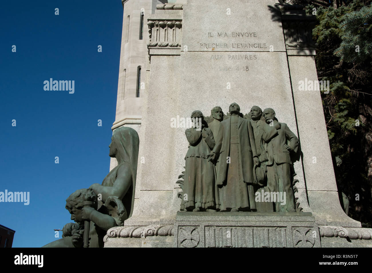 Trois statue hi-res stock photography and images - Alamy