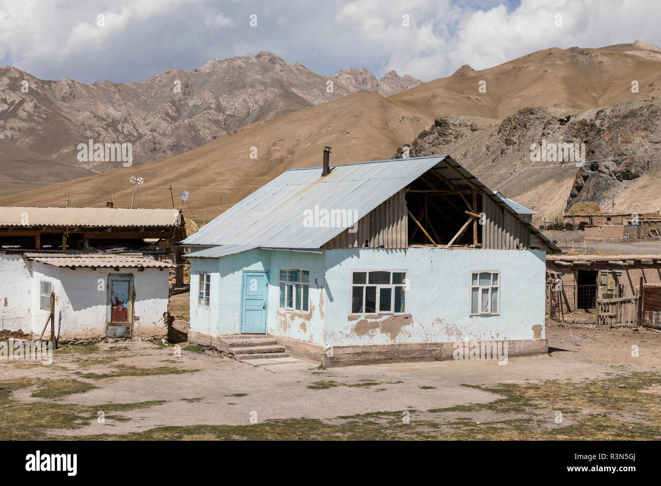 Residential hous of border town Sary-Tash in Kyrgyzstan to neighboring ...