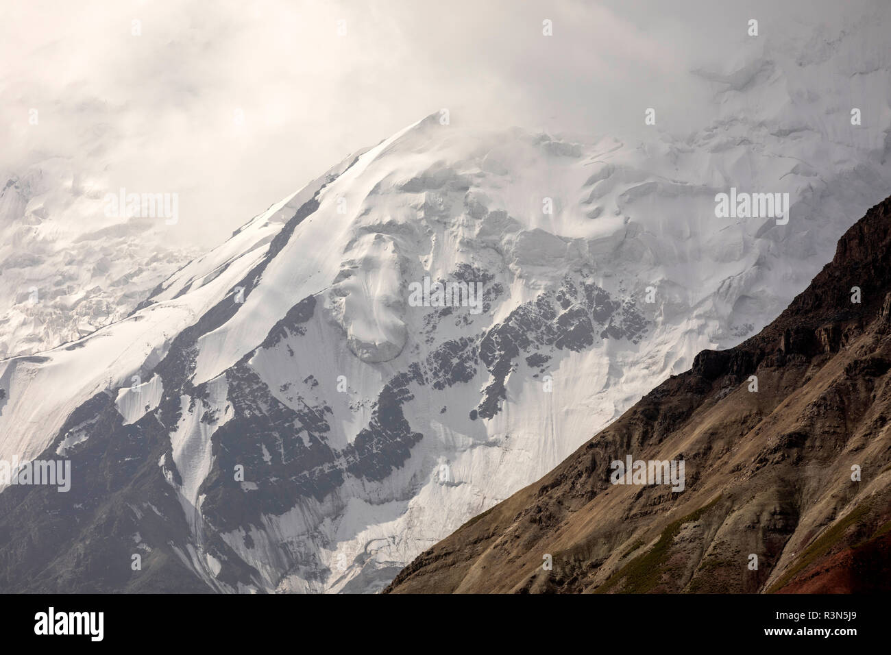 Peak lenin hi-res stock photography and images - Alamy