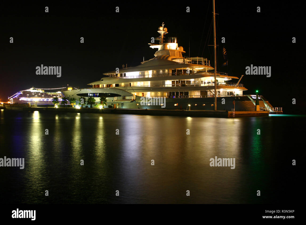 Luxury yacht lights night High Resolution Stock Photography and Images ...