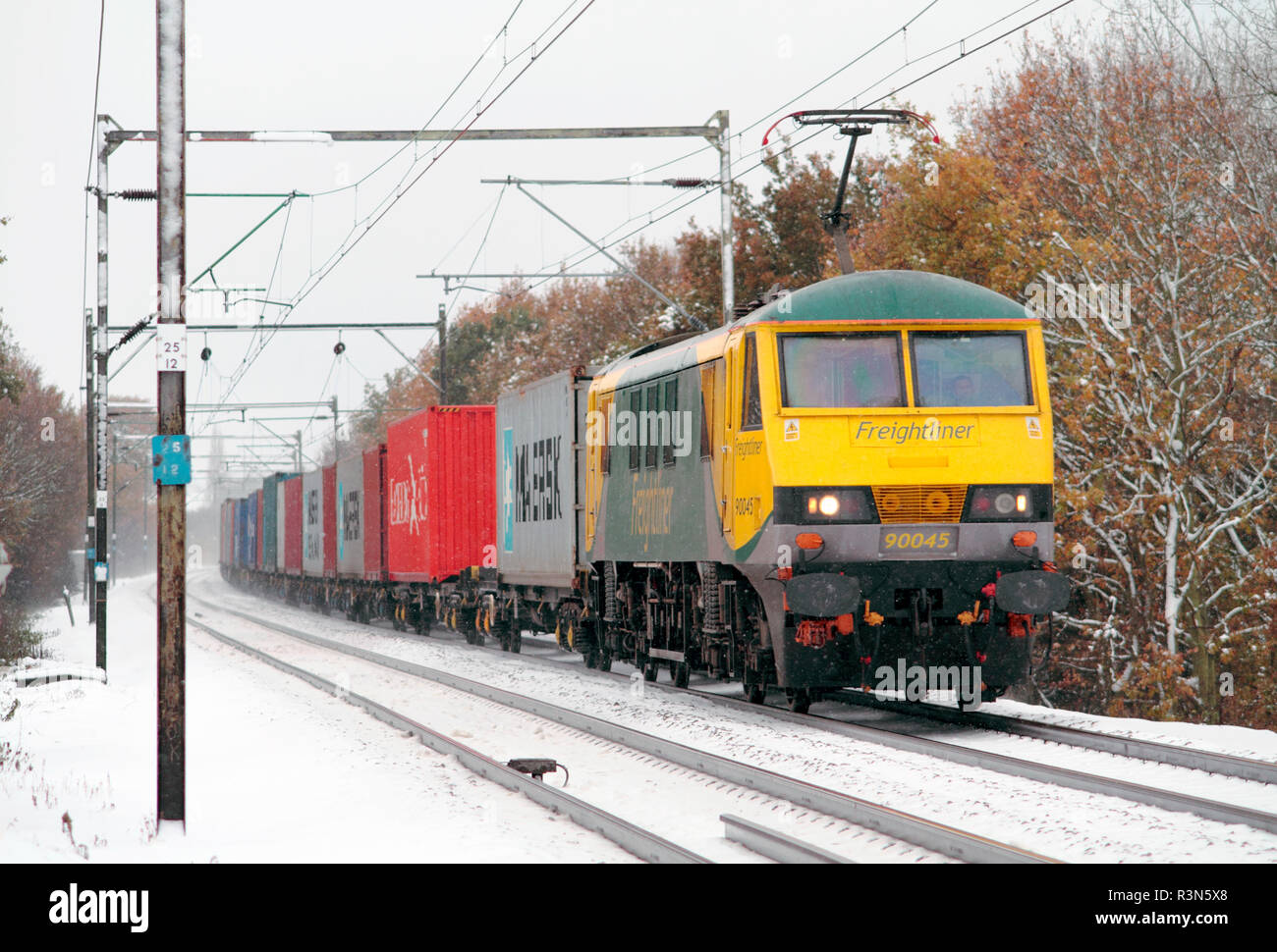 Class 90 electric locomotive hi-res stock photography and images - Alamy