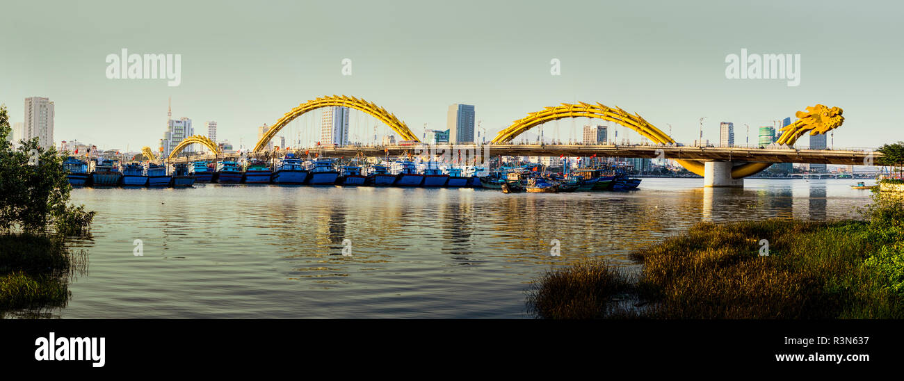 Vietnam dragon han river hi-res stock photography and images - Alamy