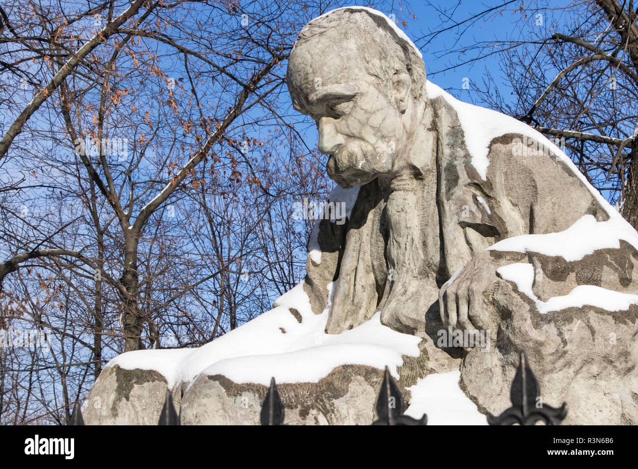 Statue of Taras Shevchenko at St. Andrew's Church, Kiev Stock Photo - Alamy