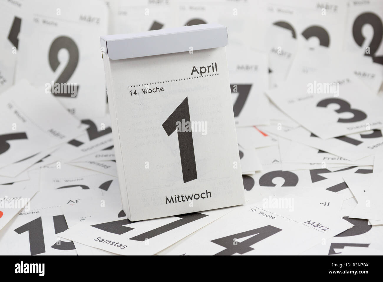 Calendar sheet april hi-res stock photography and images - Alamy