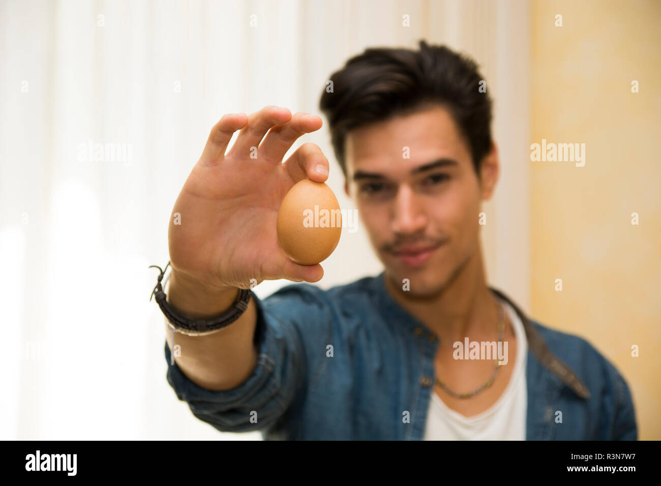 Handing an egg hi-res stock photography and images - Alamy