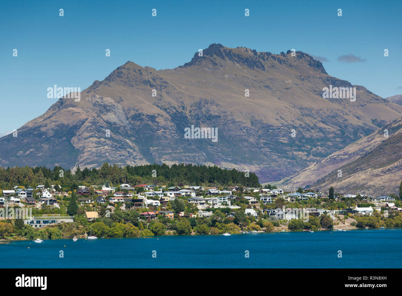 Remarkable mountains new zealand hi-res stock photography and images ...