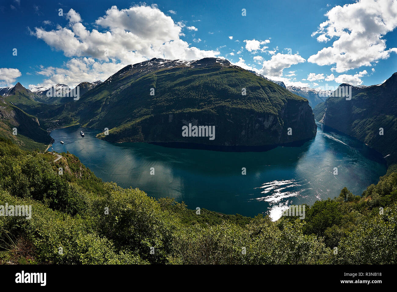 Geiranger fjord geirangerfjorden ornevegen hi-res stock photography and ...