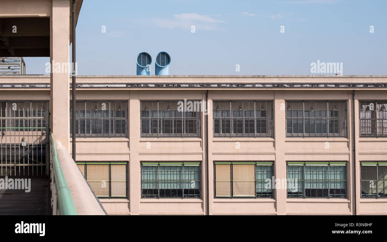 Fabbrica italiana automobili torino hi-res stock photography and images ...