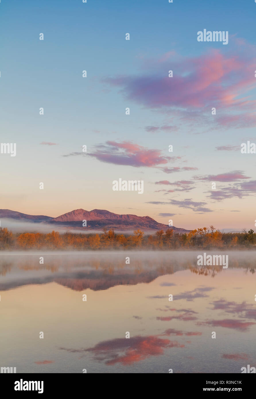 Sunrise clouds and Lakeview Ridge reflect into Maskinonge Lake in ...