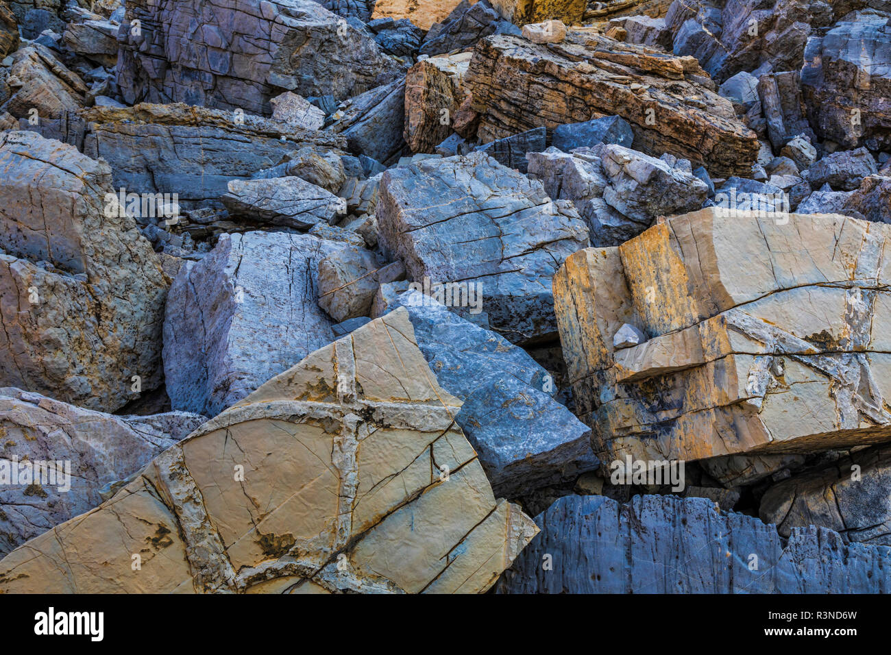 Jumble of rocks hi-res stock photography and images - Alamy