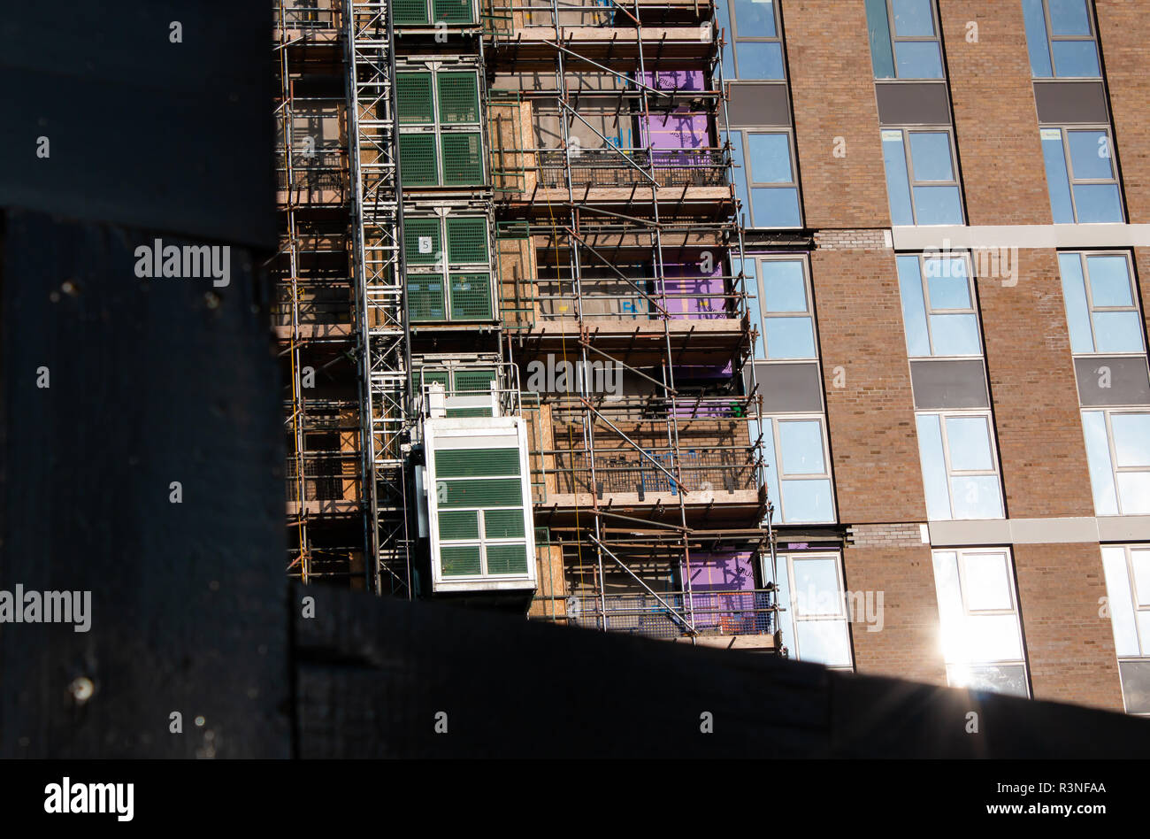 Steel frame construction lift platform hi-res stock photography and ...