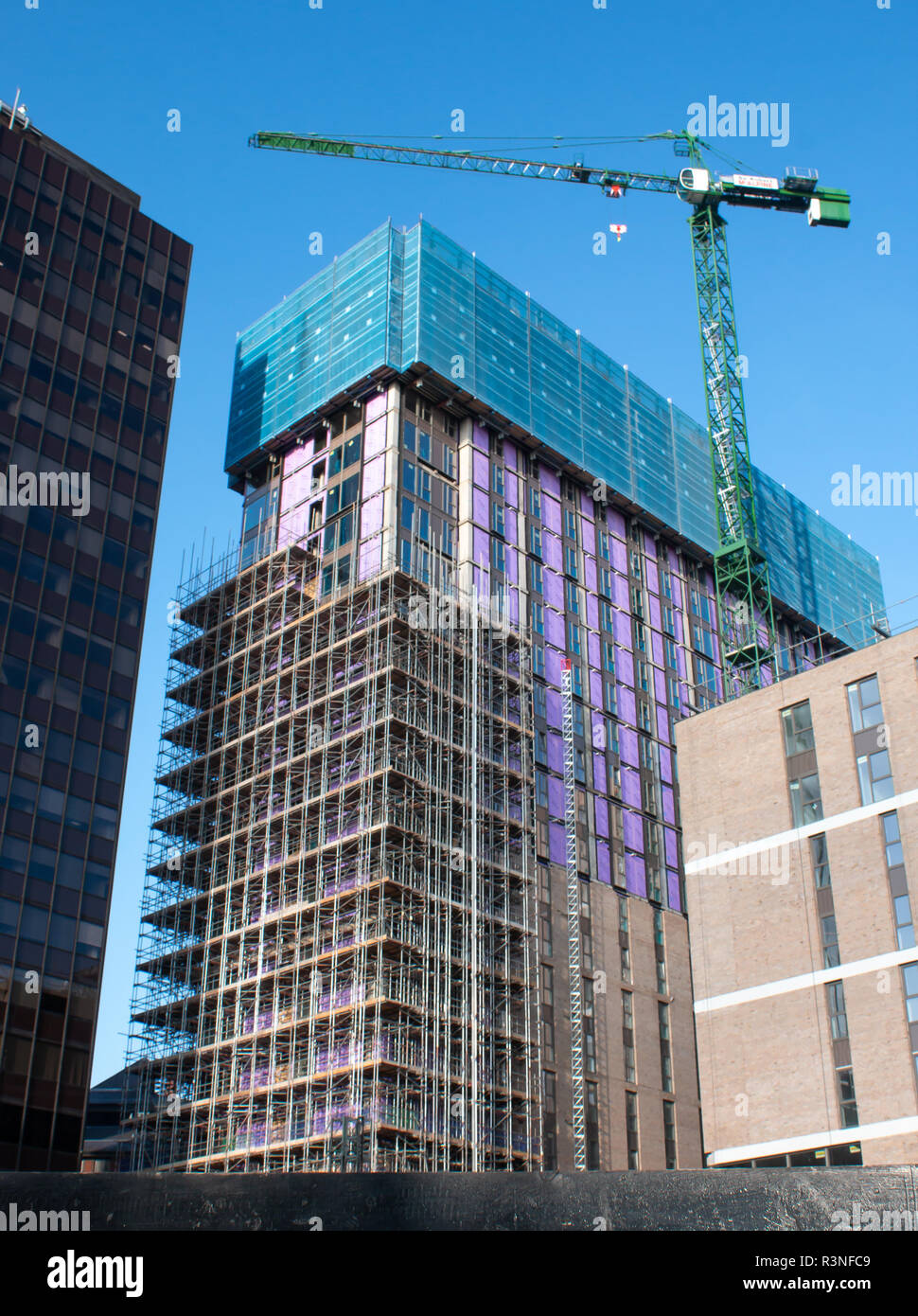 A large skyscraper building being constructed in central Birmingham ...