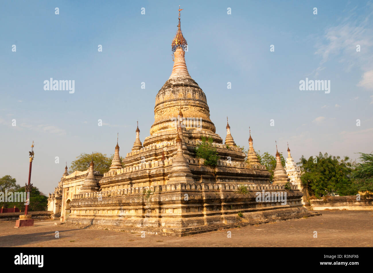 Bagan architectural style hi-res stock photography and images - Alamy