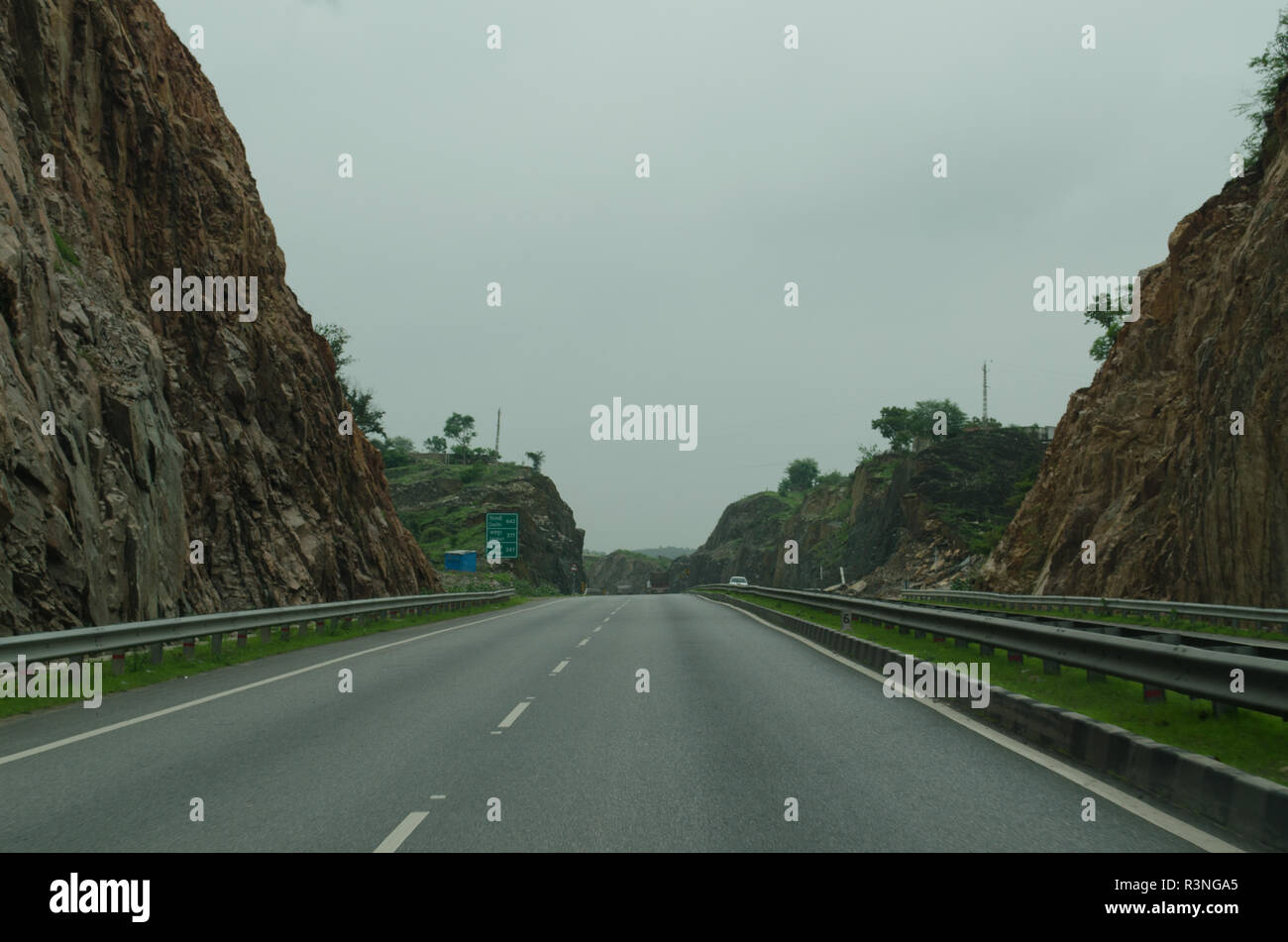 Rajasthan highway road hi-res stock photography and images - Alamy