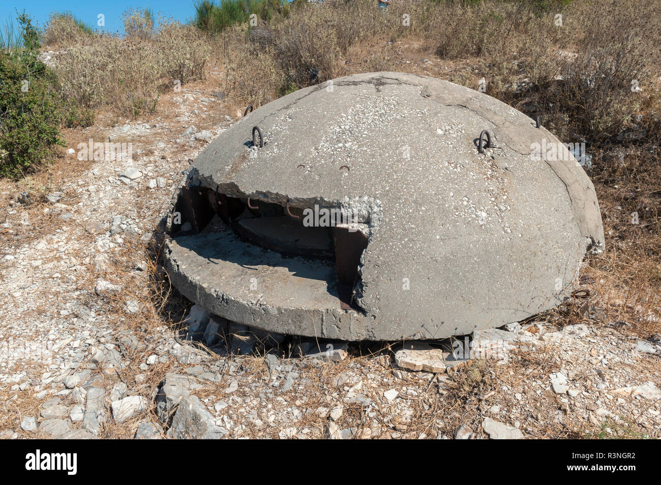 Dome bunker hi-res stock photography and images - Alamy