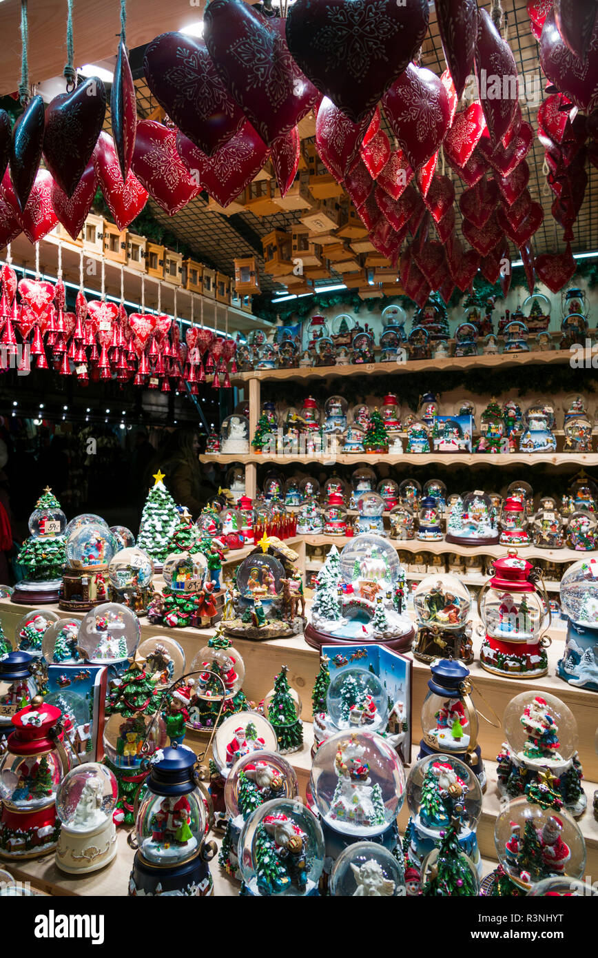 Austria, Salzburg, Christmas Market, Christmas toys Stock Photo - Alamy