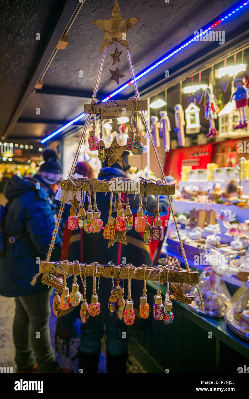 Austria, Salzburg, Christmas Market, Christmas toys Stock Photo - Alamy
