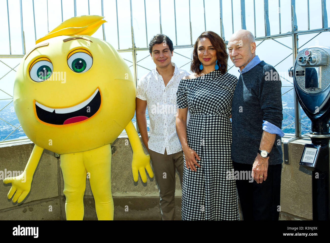 NEW YORK, NY - JULY 17: Jake T. Austin, Maya Rudolph and Sir Patrick ...
