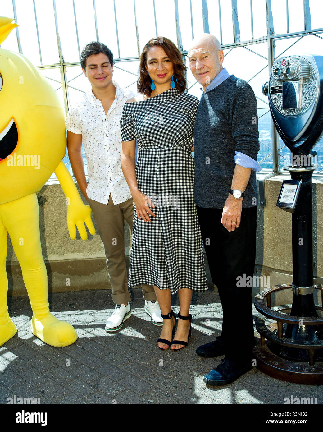 NEW YORK, NY - JULY 17: Jake T. Austin, Maya Rudolph and Sir Patrick ...