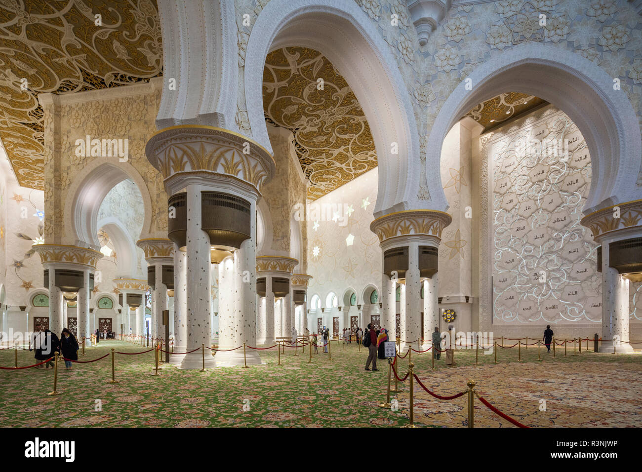 UAE, Abu Dhabi. Sheikh Zayed bin Sultan Mosque, interior Stock Photo ...