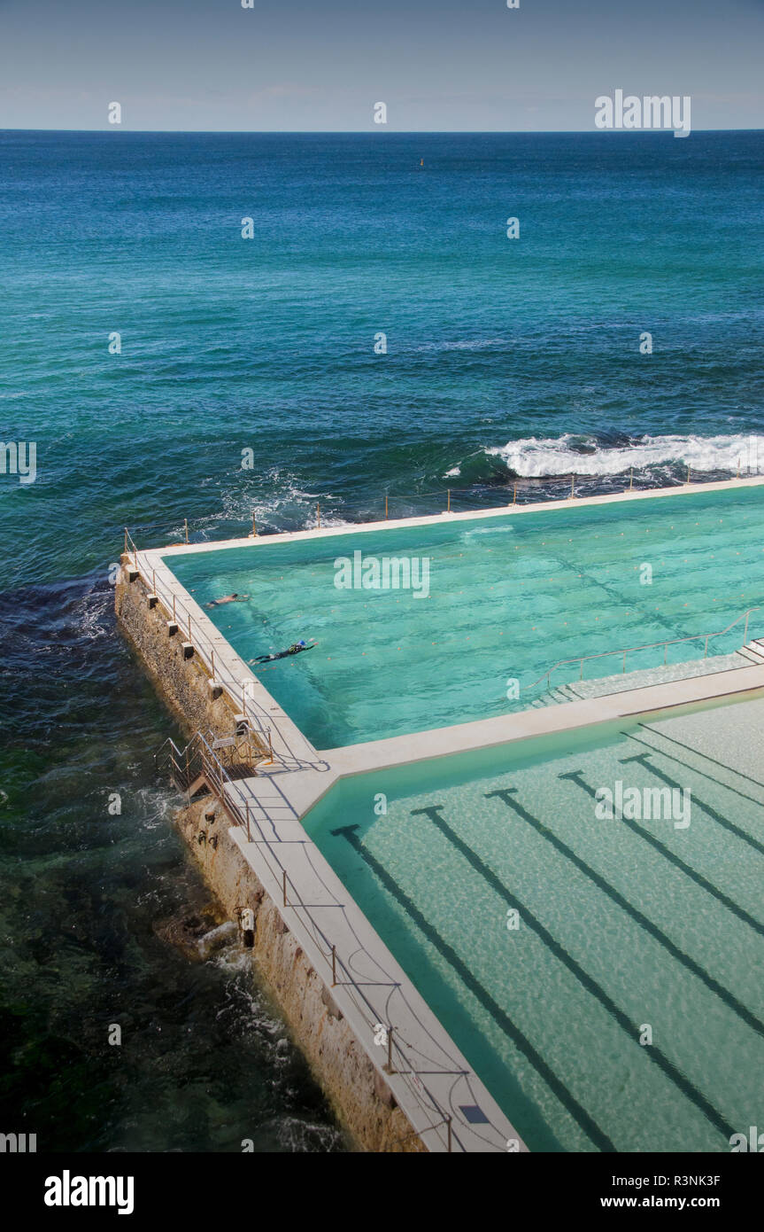 Bondi iceberg saltwater pool hi-res stock photography and images - Alamy