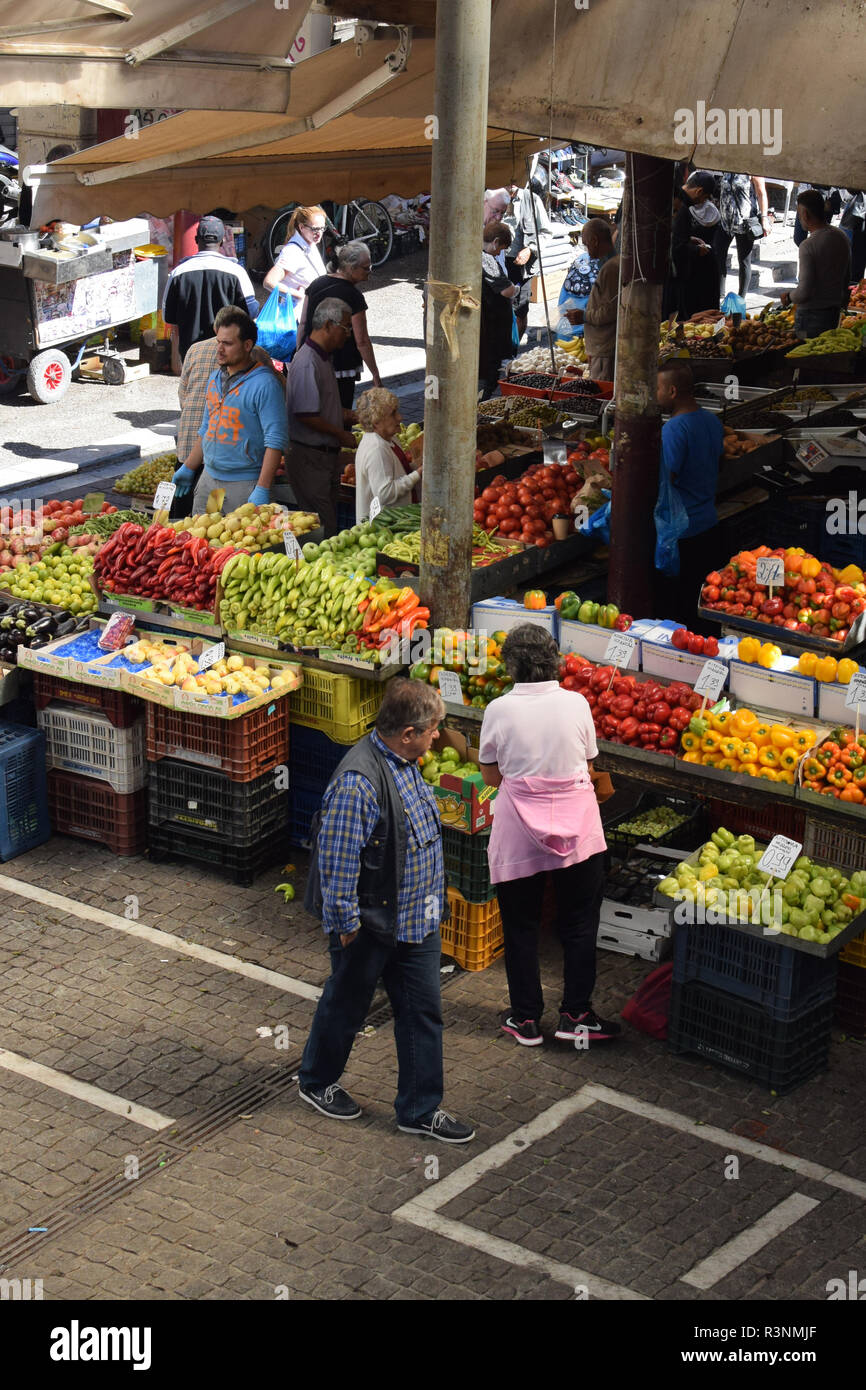 Fruit and vegetables stands hi-res stock photography and images - Alamy