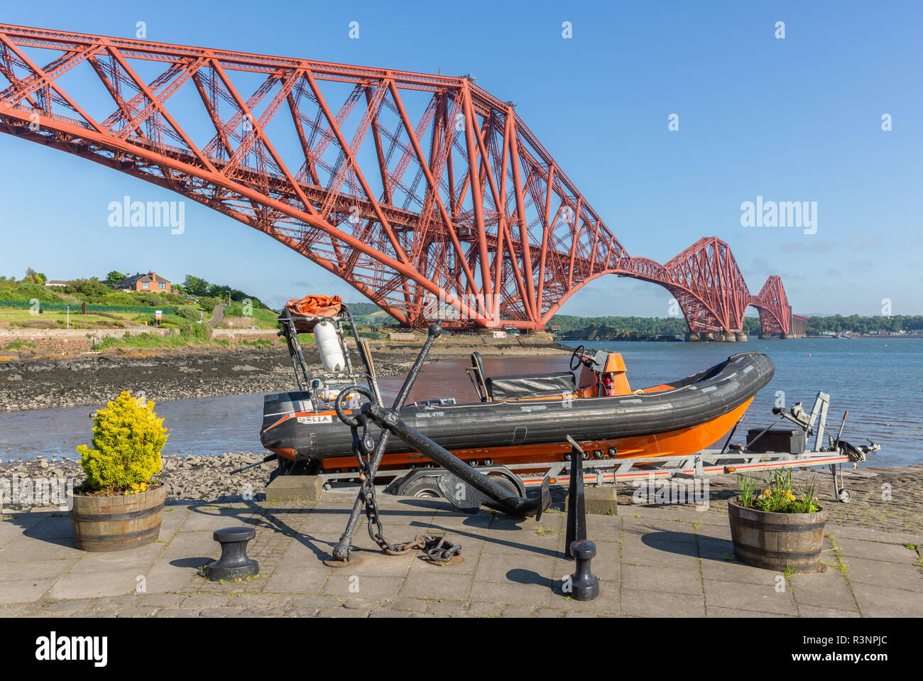 Firth forth railway bridge anchor hi-res stock photography and images ...