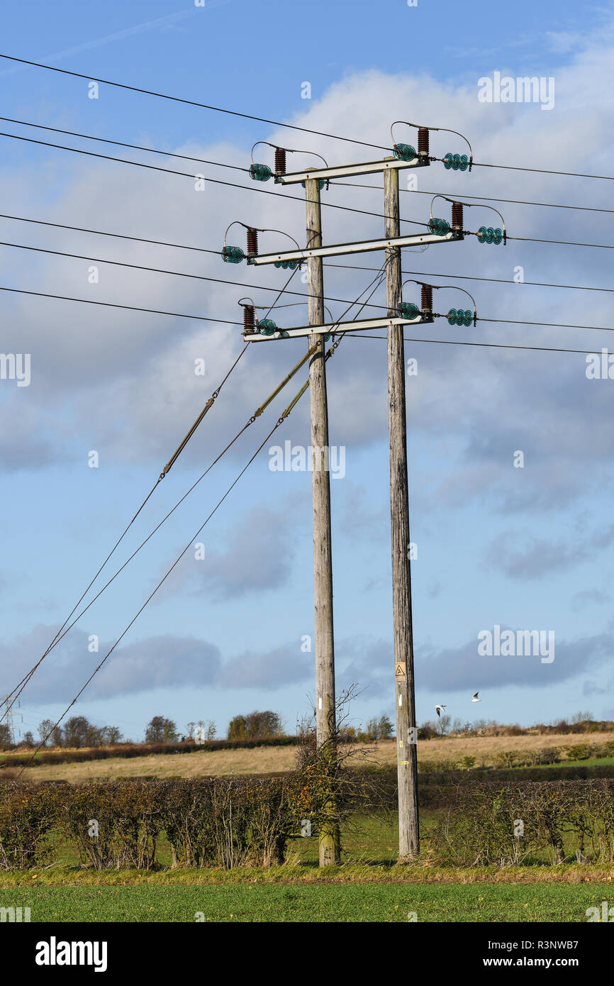 Overhead wires hi-res stock photography and images - Alamy