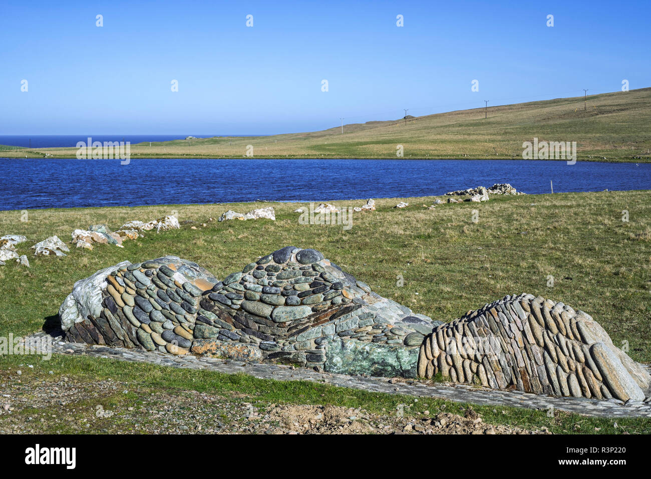 Geowall on the shores of Loch of Funzie, geology wall on the island ...