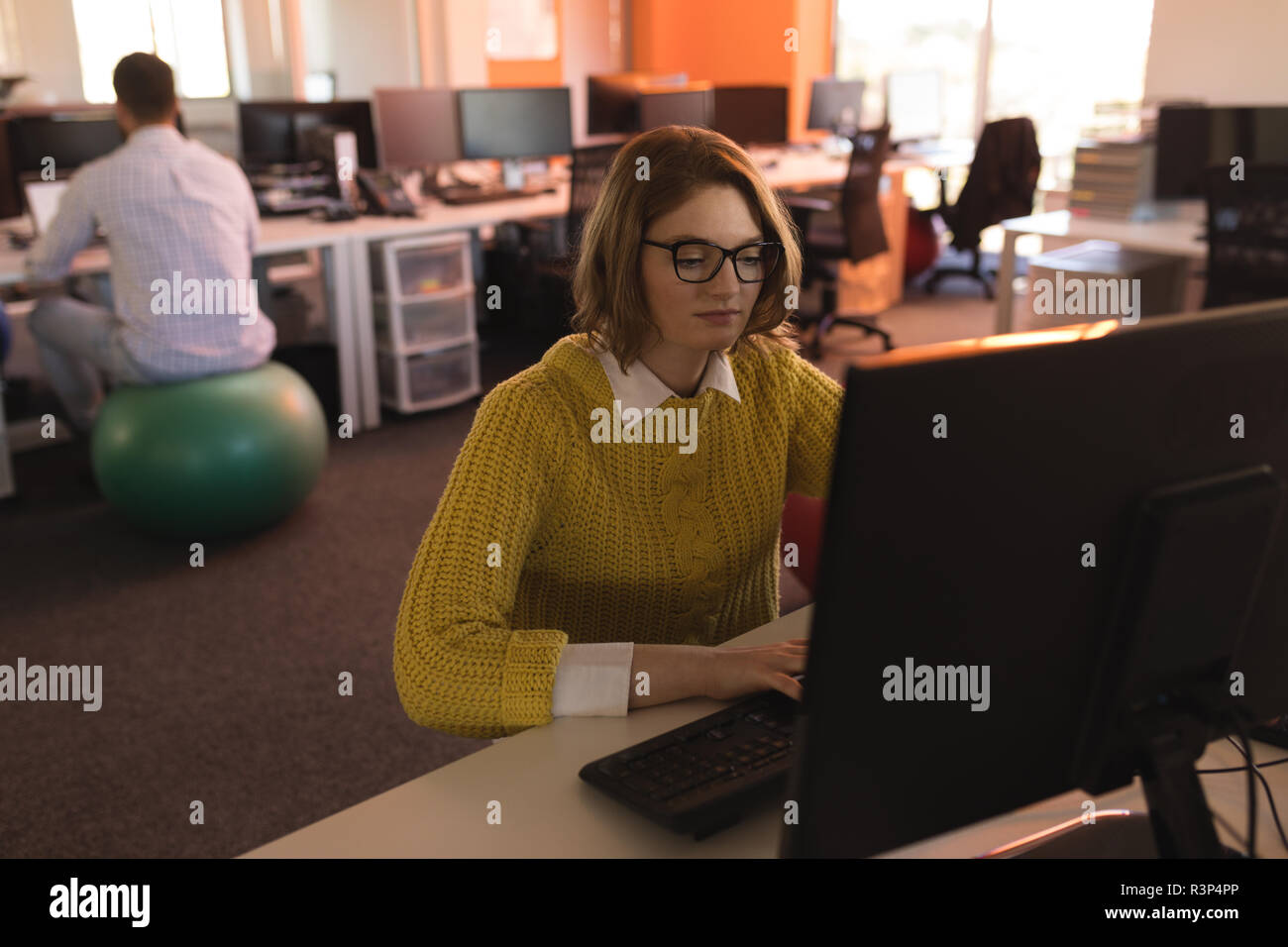Woman executive office desk hi-res stock photography and images - Alamy
