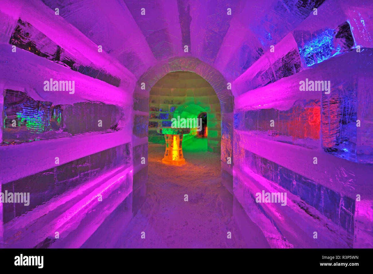 Canada, Manitoba, Winnipeg. Ice sculptures Stock Photo - Alamy