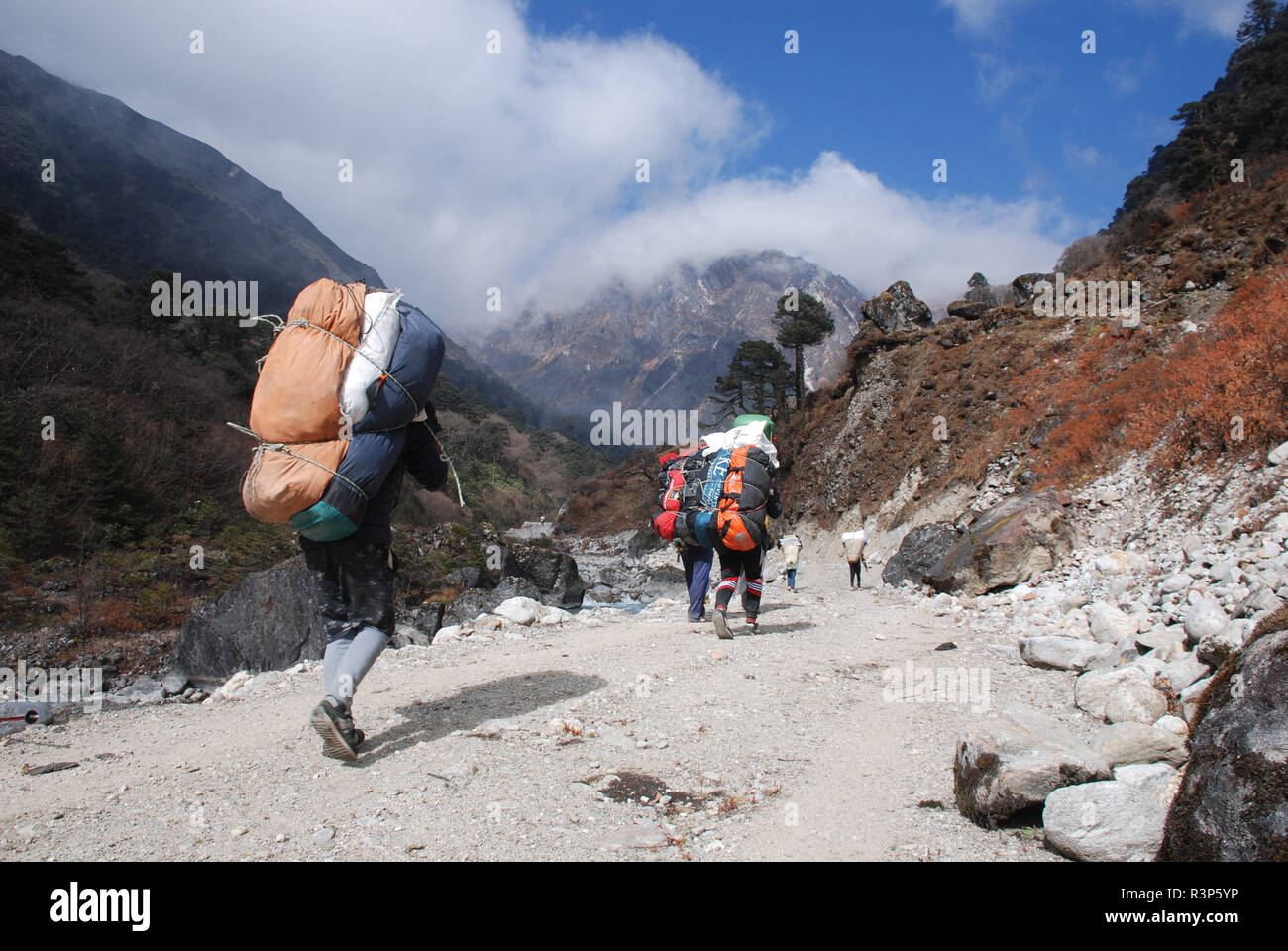 Heavy loads on road hi-res stock photography and images - Alamy