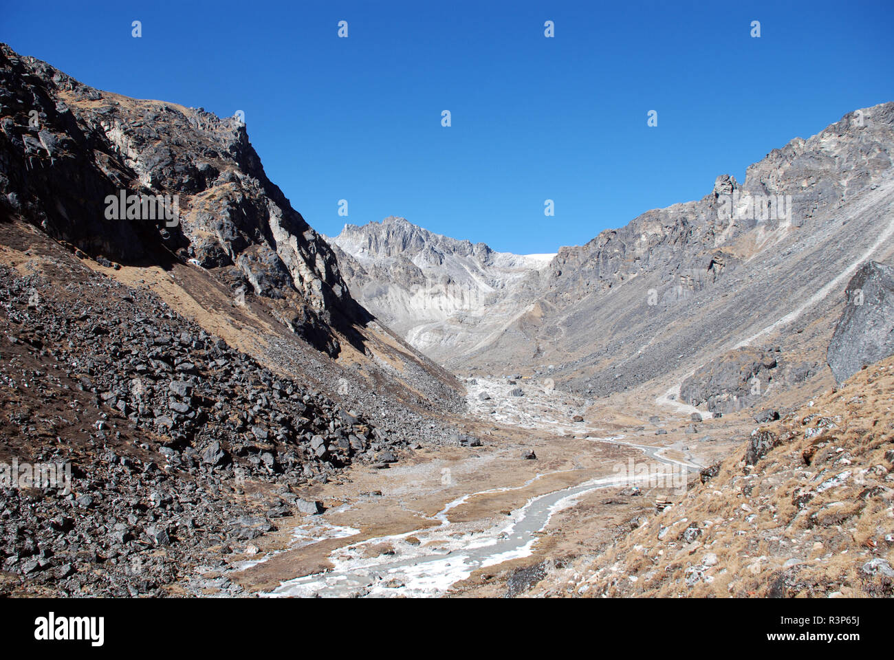 Broad mountain valley rocky hi-res stock photography and images - Alamy