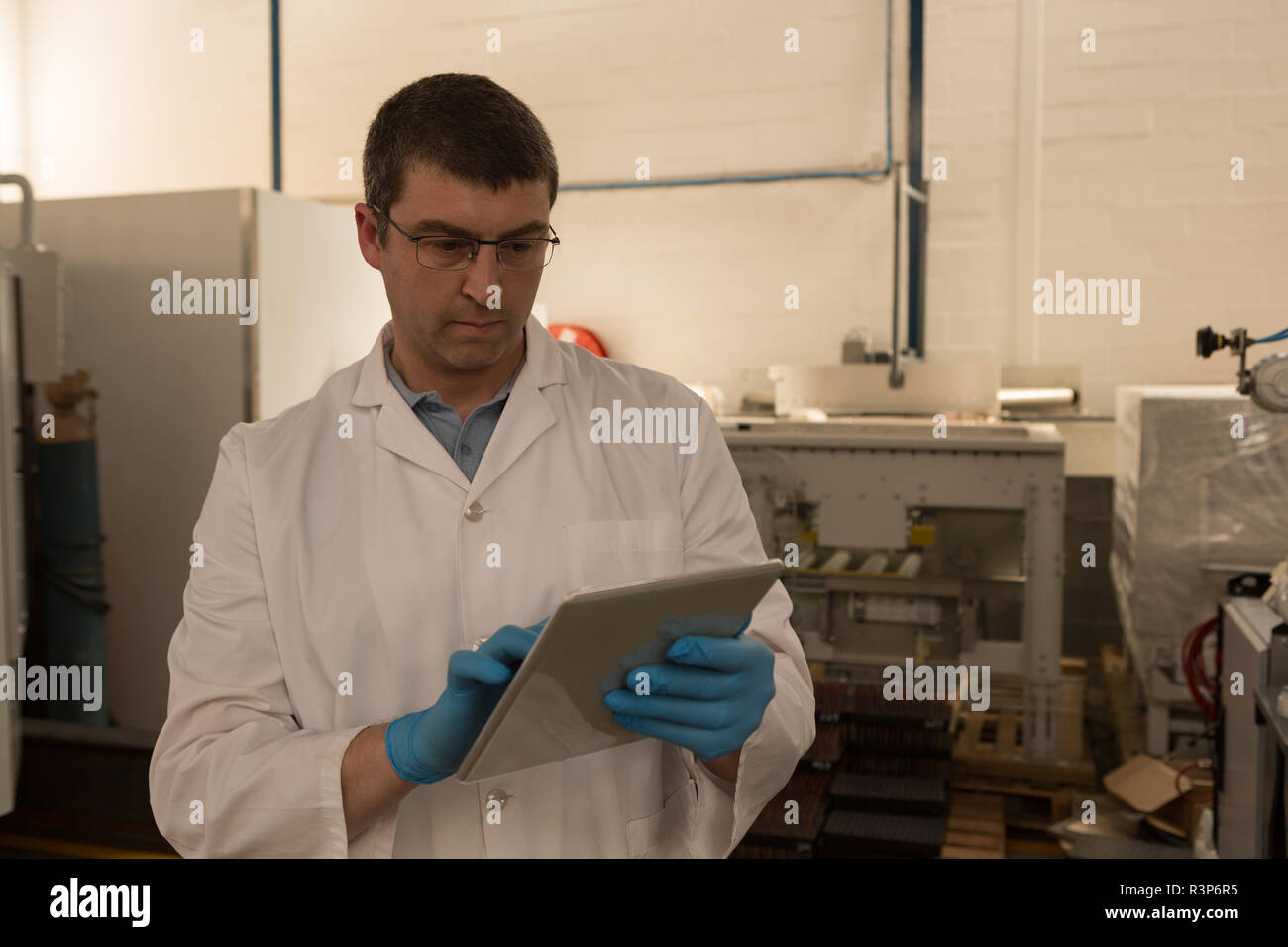 Digital engineer hi-res stock photography and images - Alamy