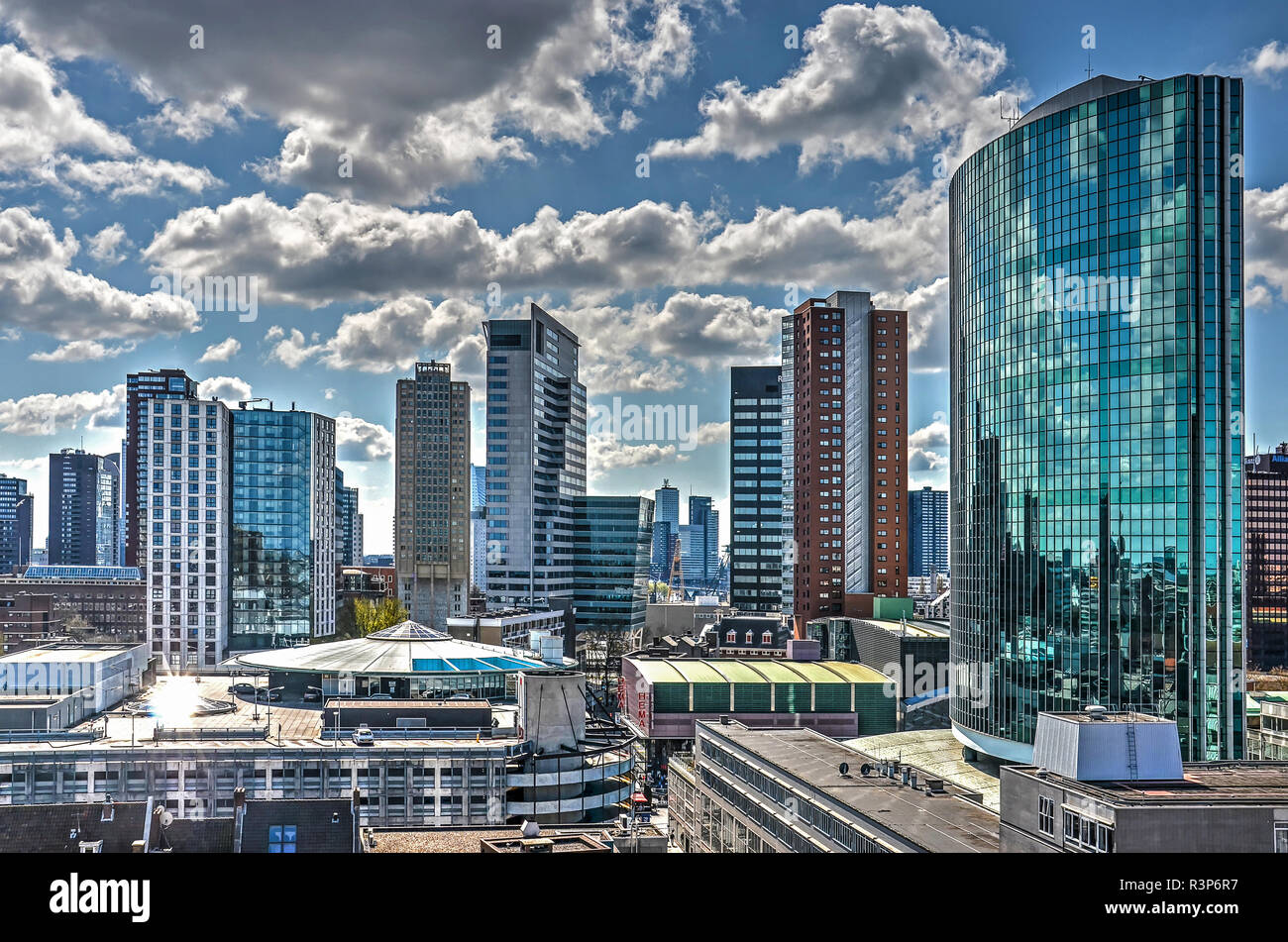 Curved glass facade hi-res stock photography and images - Alamy