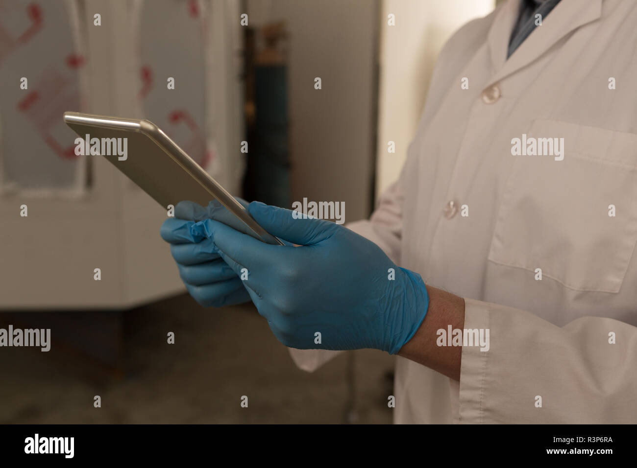 Warehouse using robot hi-res stock photography and images - Alamy
