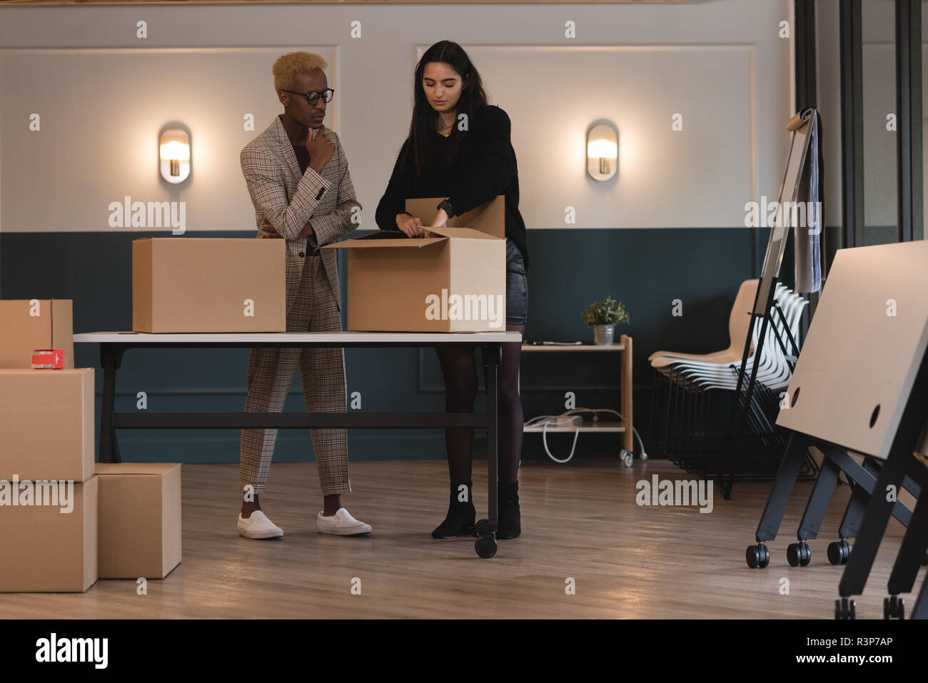 Unboxing hi-res stock photography and images - Alamy