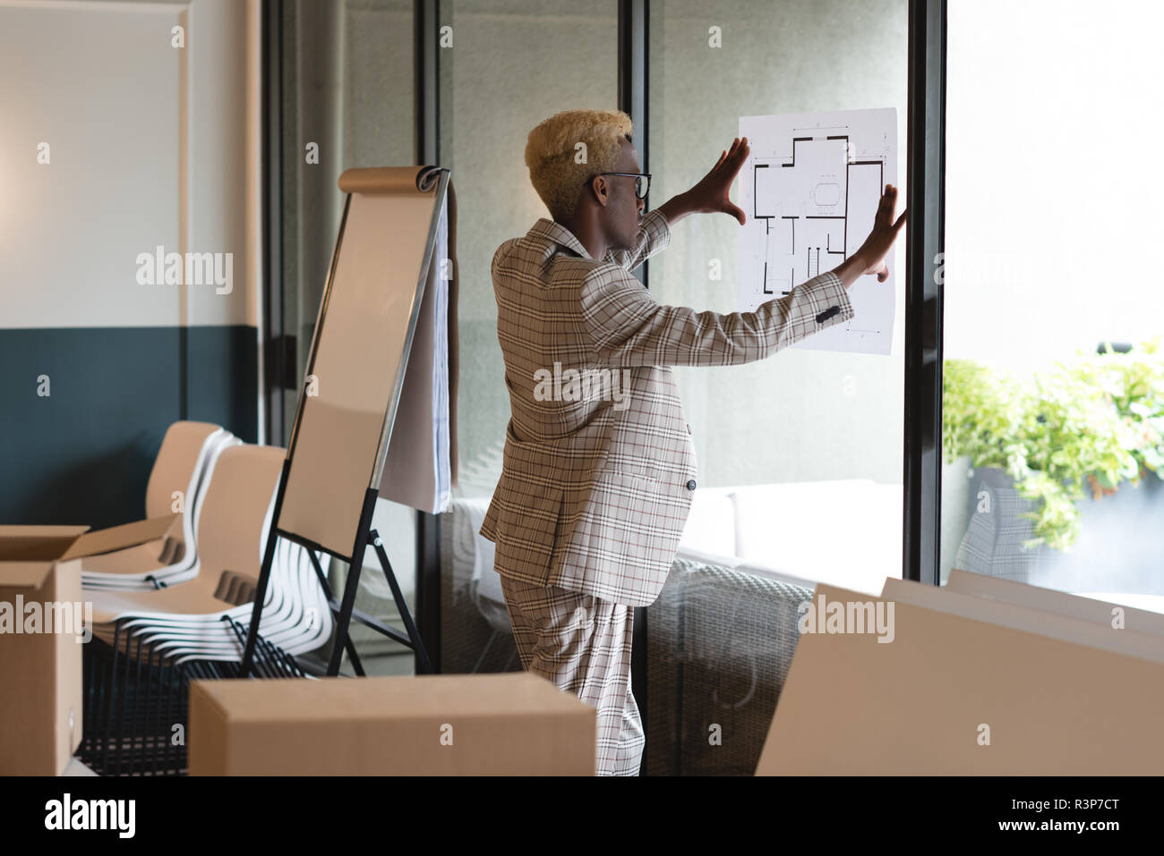 Man holding blueprint hi-res stock photography and images - Alamy