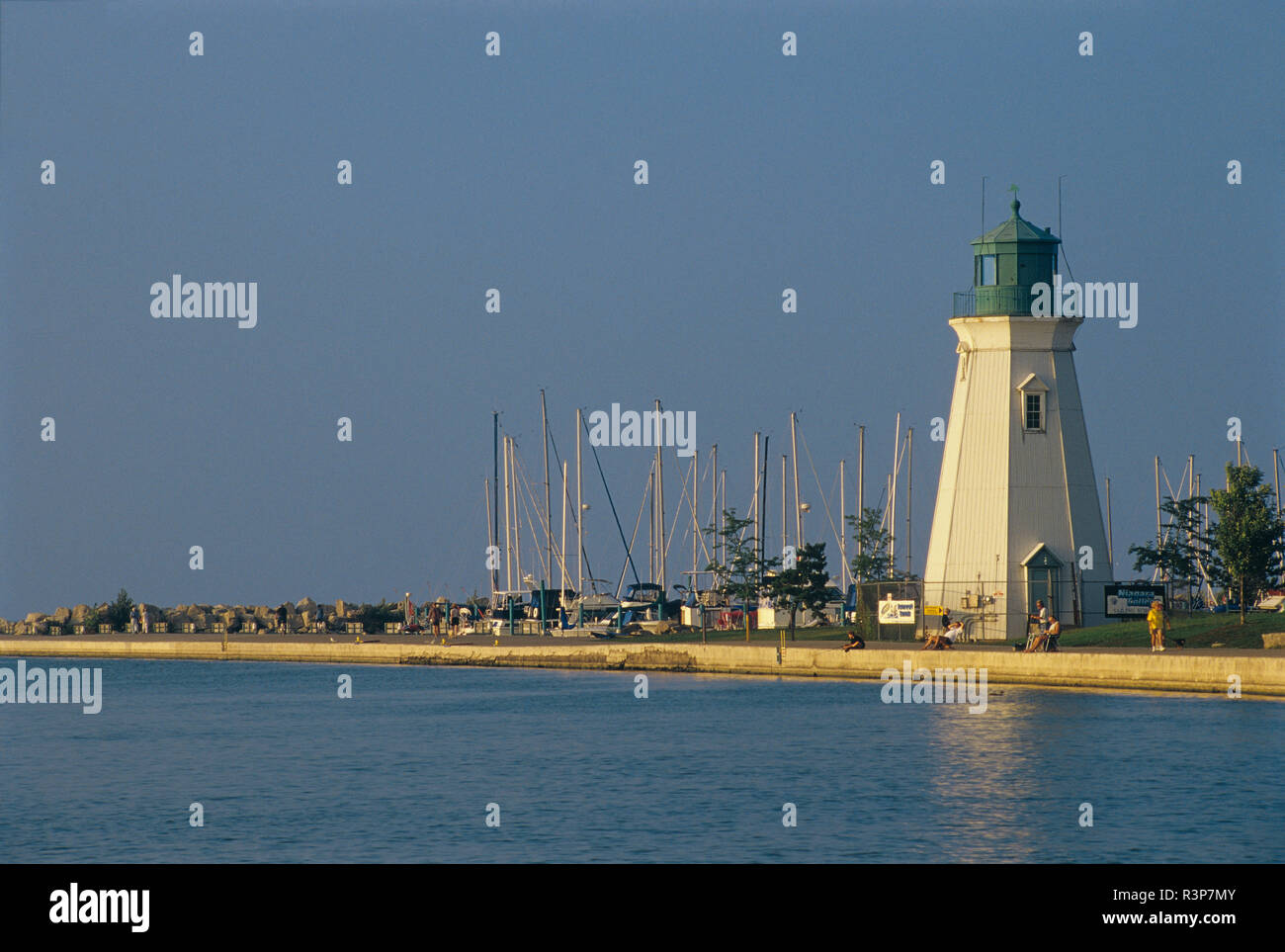 Lighthouse on lake ontario hi-res stock photography and images - Alamy