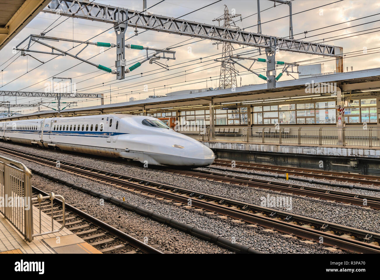 Tokaido Shinkansen train running through Odawara Station, Japan Stock ...
