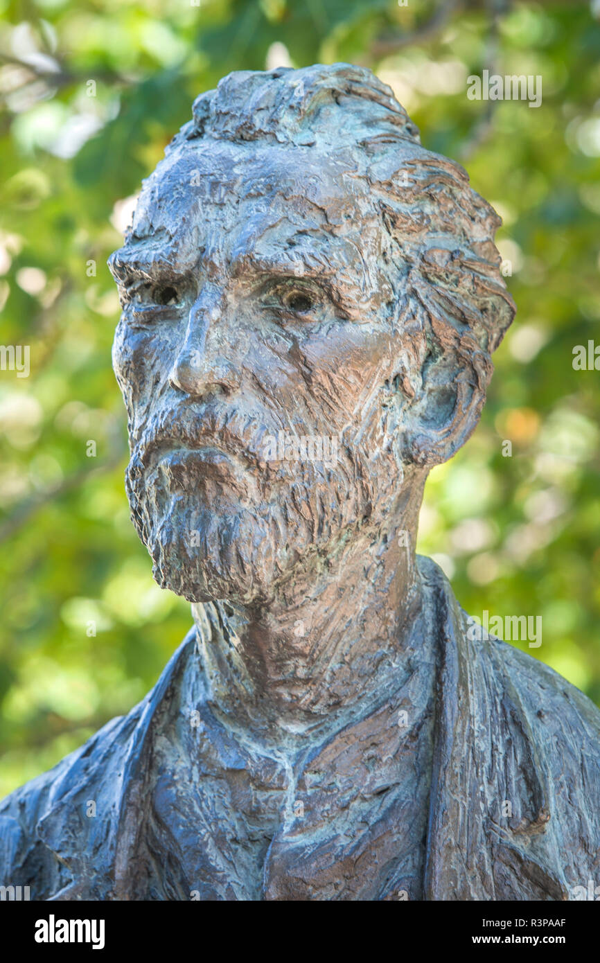 Bronze statue of Vincent Van Gogh, St. Paul de Mausole, St. Remy ...