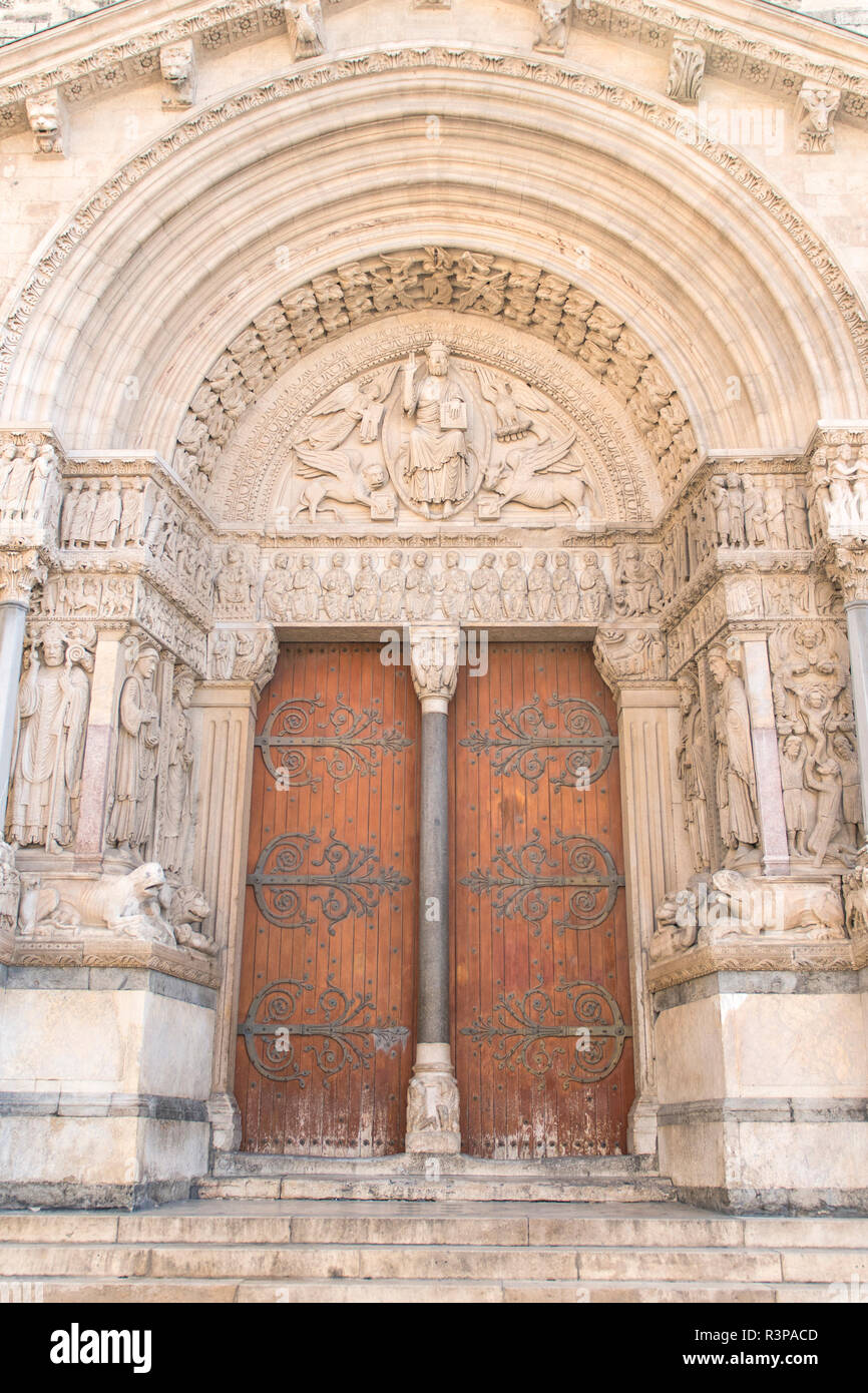 Arles cathedral place republique hi-res stock photography and images ...