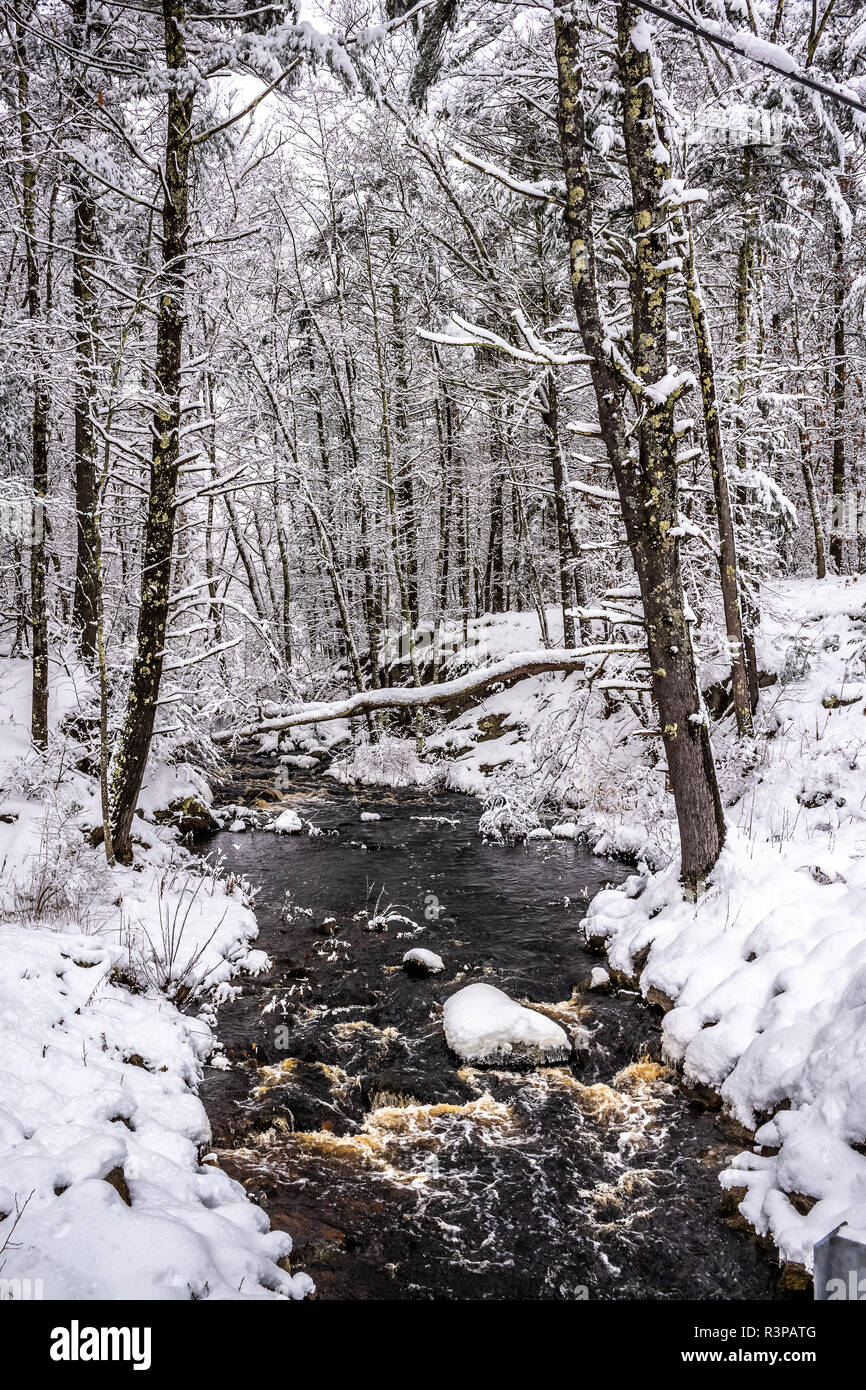 Weatherman snow hi-res stock photography and images - Alamy