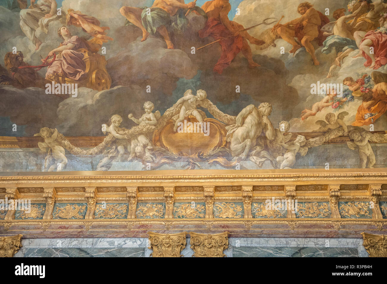 Versailles ceiling hercules room hi-res stock photography and images ...